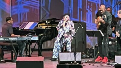 Joni Mitchell Live on the Grammys Telecast | BOOMER Magazine